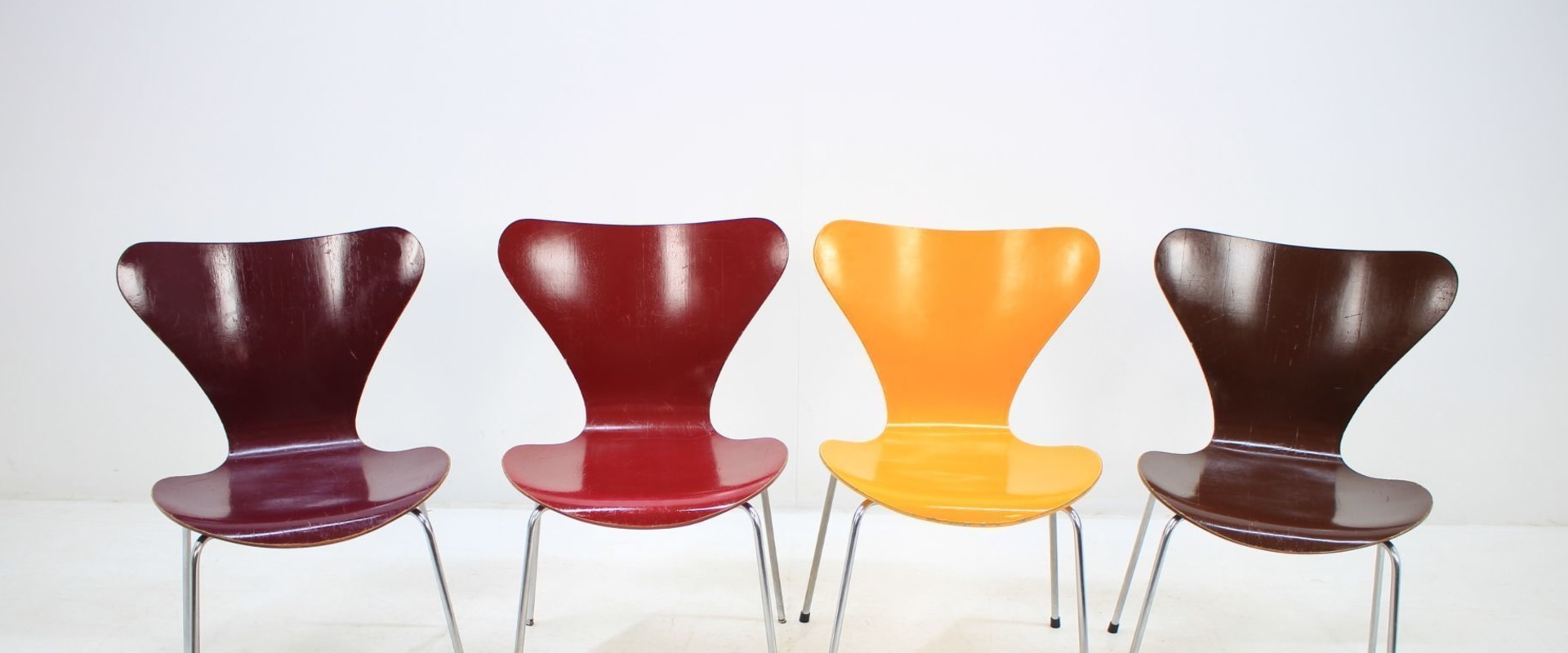 The Evolution of Modern Chair Design: From Iconic to Timeless